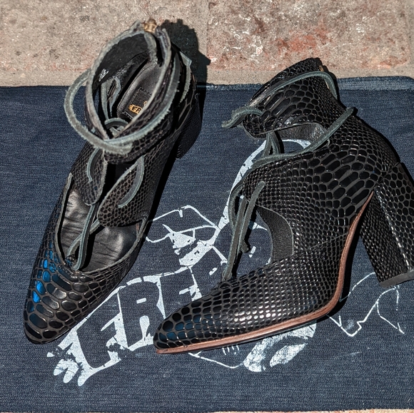 Freebird by Steven | Shoes | Freebird Joyce Black Snakeskin Bootie ...